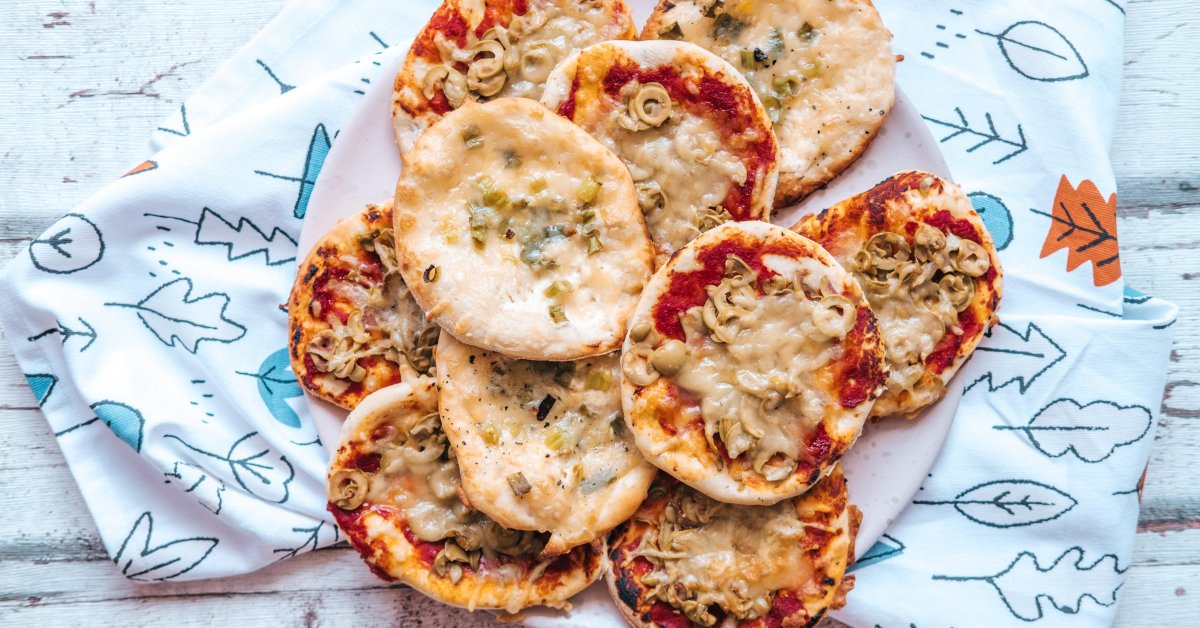 Super Easy Mini Pizzas | Yuzu Bakes