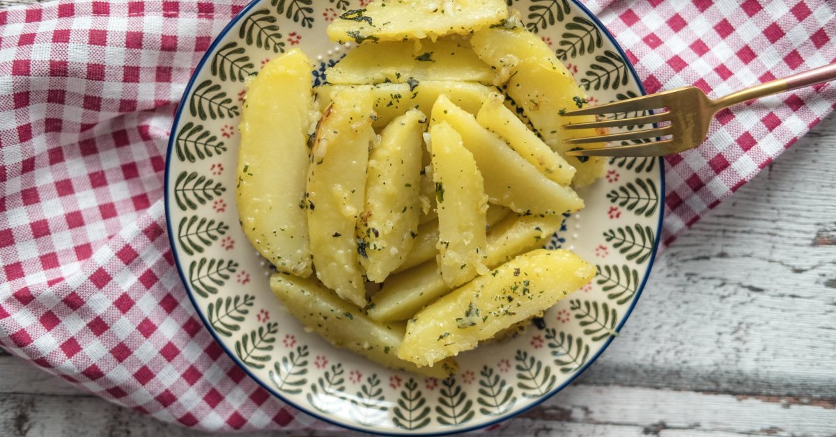 Braised Potatoes (Cartofi Inabusiti) | Yuzu Bakes