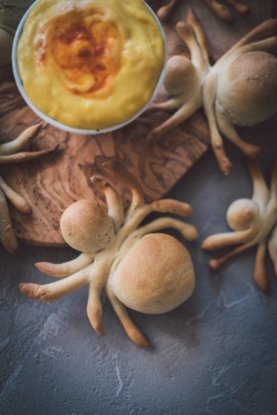 Halloween Spider bread | Yuzu Bakes