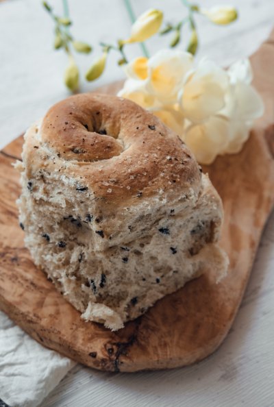 Savoury Rose Bread with olives and thyme | Yuzu Bakes