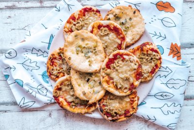 Super Easy Mini Pizzas | Yuzu Bakes