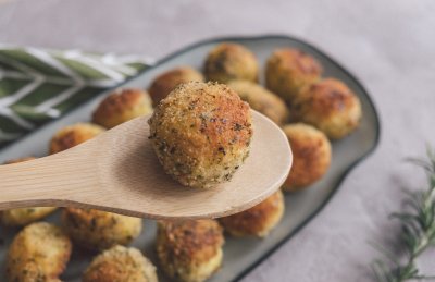 Quick and Easy Herb Breaded Potatoes (perfect for dinner parties ...
