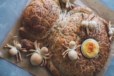 Halloween Spider bread | Yuzu Bakes