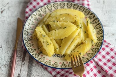 Braised Potatoes (Cartofi Inabusiti) | Yuzu Bakes