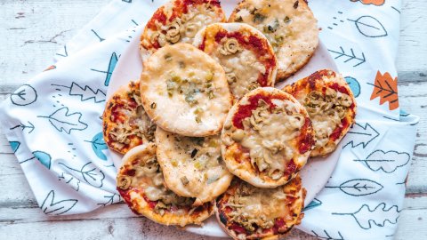 Super Easy Mini Pizzas | Yuzu Bakes